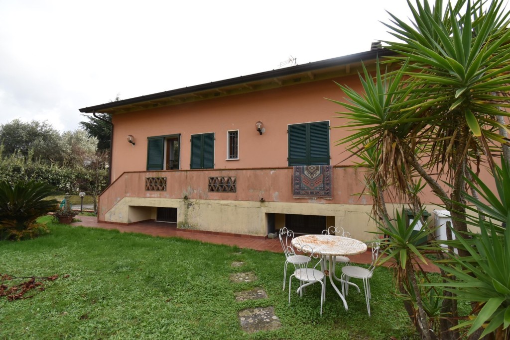 Villa Singola In Vendita, Seravezza - Ripa - Riferimento: Vs 192